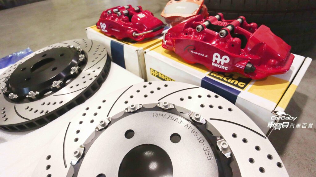 馬自達MAZDA 3 安裝英國AP RACING 9540四活塞卡鉗+355mm碟盤+來令片+GOODYEAR煞車油＋金屬油管