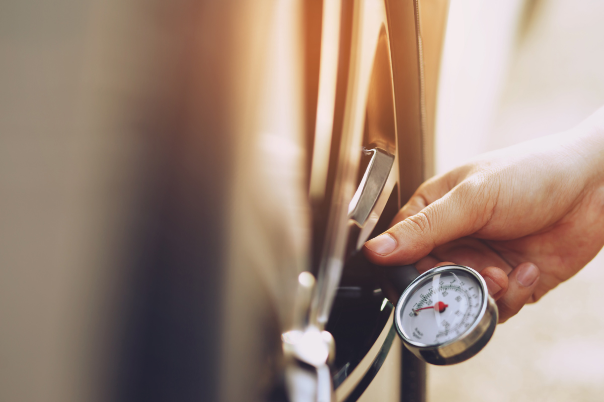 PSI、BAR、KPA輪胎胎壓對照表，汽車胎壓過低或過高會有什麼影響?